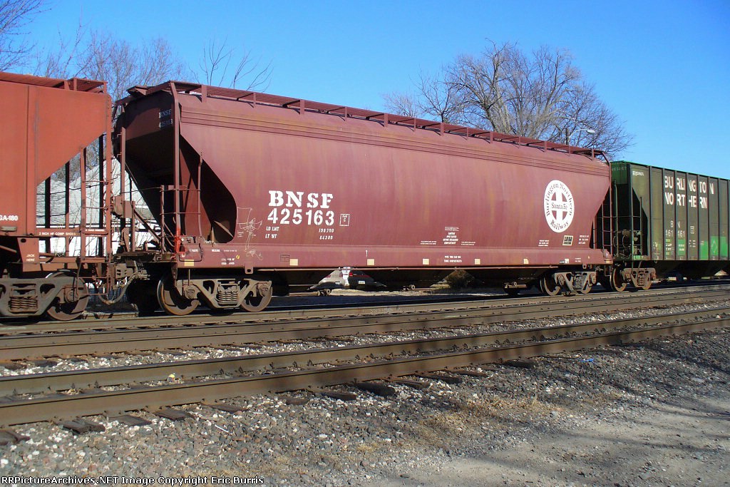 BNSF 2124 westbound